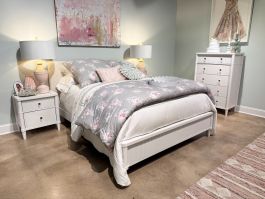 Legacy Classic Adeline 4pc Panel Bedroom Set in Cloud White